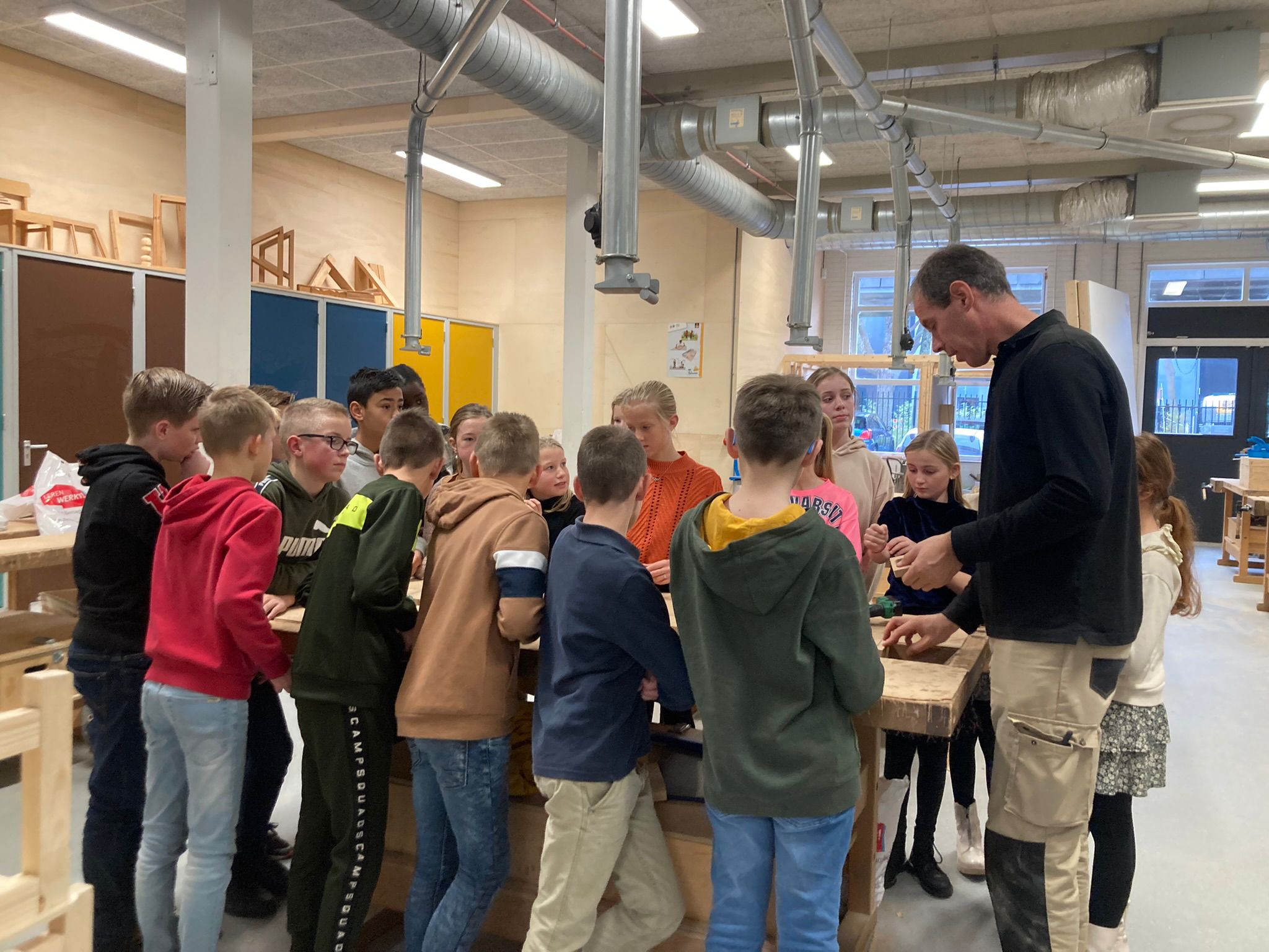 Bezoek basisscholen aan Beroepencollege De Swaef - Beroepencollege De Swaef
